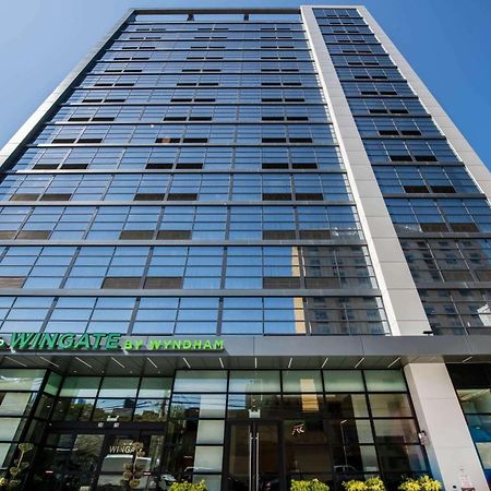 Wingate By Wyndham Long Island City New York: 3 star Hotel with a ...